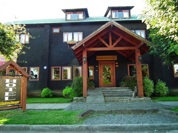 Hotel Gudenschwager Hab. Cuádruple ,4/ 5 Huéspedes - Pucon