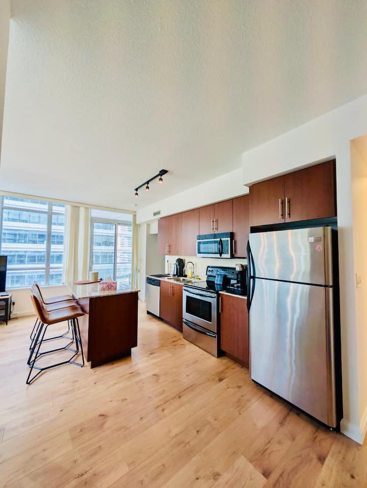 Central & Clean
2 Bedroom Apt - Toronto, ON