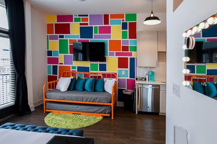 Walk To Broadway~pool~gym~king Bed~parking - Nashville, TN