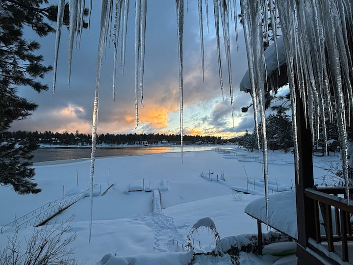 Lakefront- Stunning Views, Dock, Hot Tub, Arcade - Big Bear Lake, CA