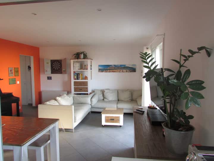 Appartement Central, Au Calme Avec Vue Mer - Menton