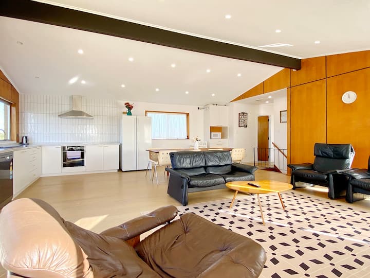 Large House. Convenient Location. - Auckland