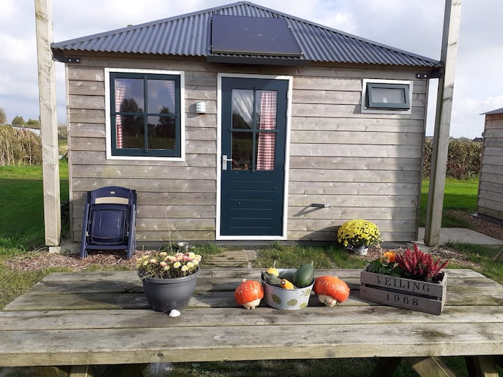 Circulaire Houten Hut In Weiland, Aan Water - Woerden