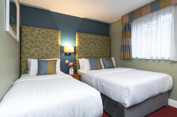 No.8 The Kingfisher, Studio W/kitchen (Sleeps 3) - Dublin