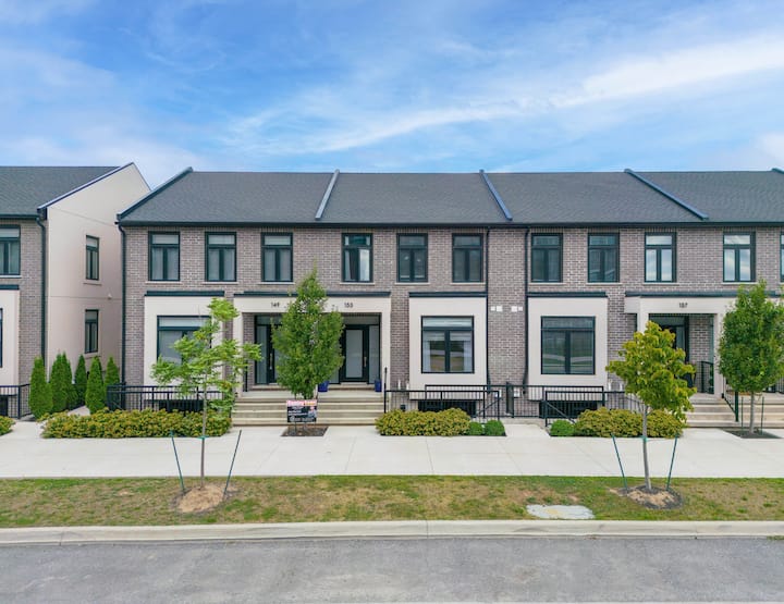 Modern Cozy Home Near Falls - Welland