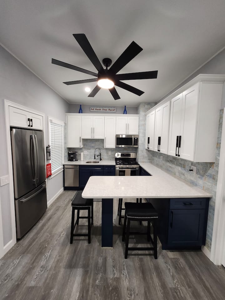 Centrally Located. Walk To Water & Restaurants - Rhode Island