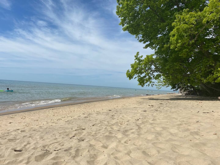 Beach Retreat Close To St. Joe & Wine Trail Fun - Lake Michigan Beach, MI