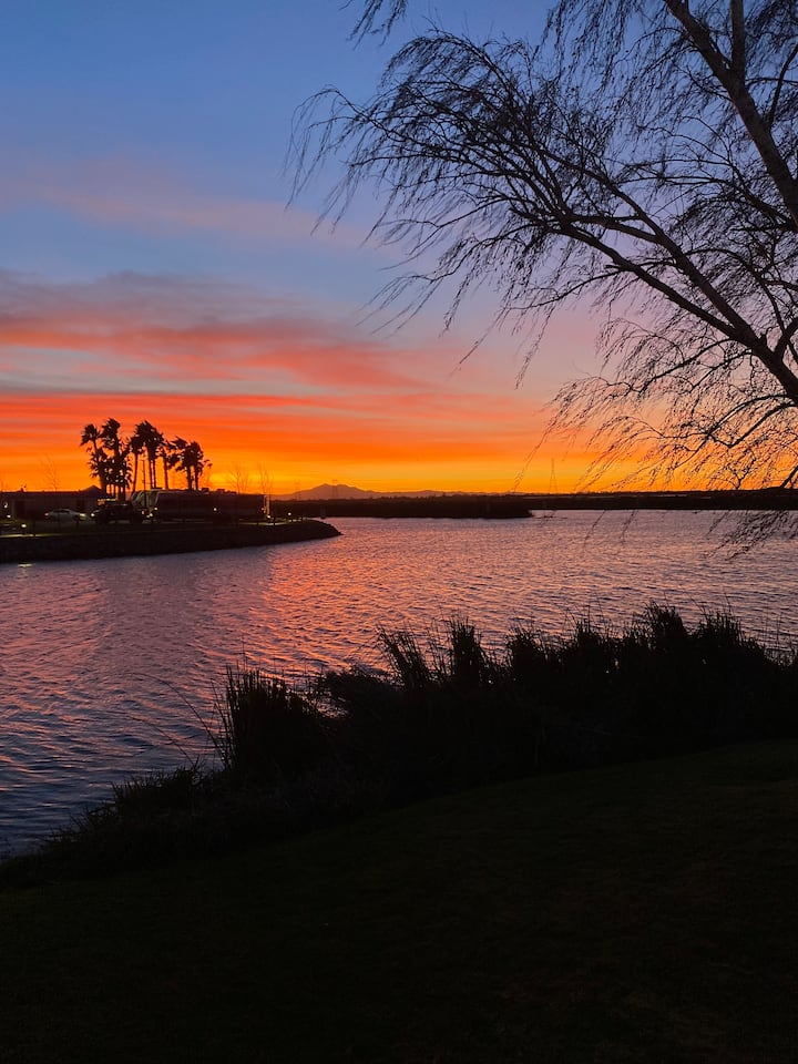 Cozy Condo W/ Water View+sunsets - Stockton, CA