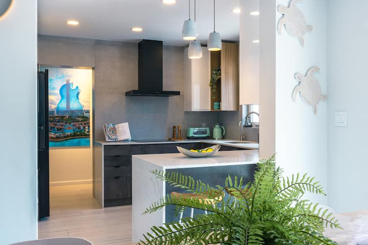 Upscale Tropical Oasis, Heated Pool & Billiards - Hollywood, FL