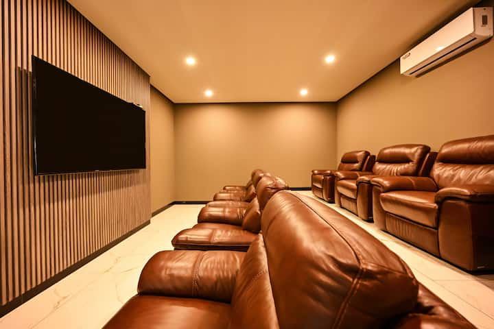 Depto. De Lujo En Equipetrol | Cine Y Jacuzzi - Bolivie