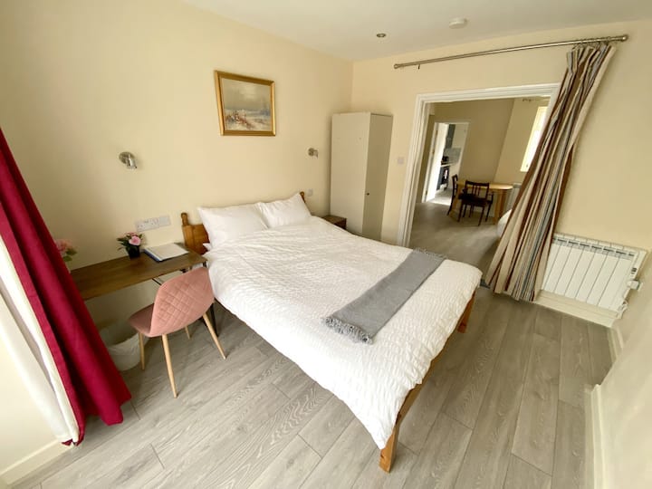 _apartment With A Private Garden & Modern Kitchen - Aylesbury