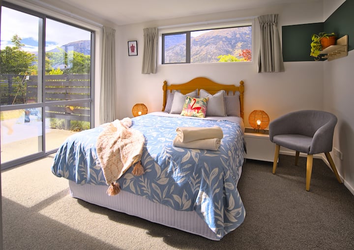 Hideaway With Stunning Views - Arrowtown