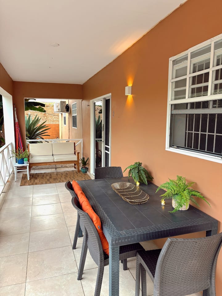 Cozy Living, Curaçao Style — Porch, Breeze & Peace - Curaçao