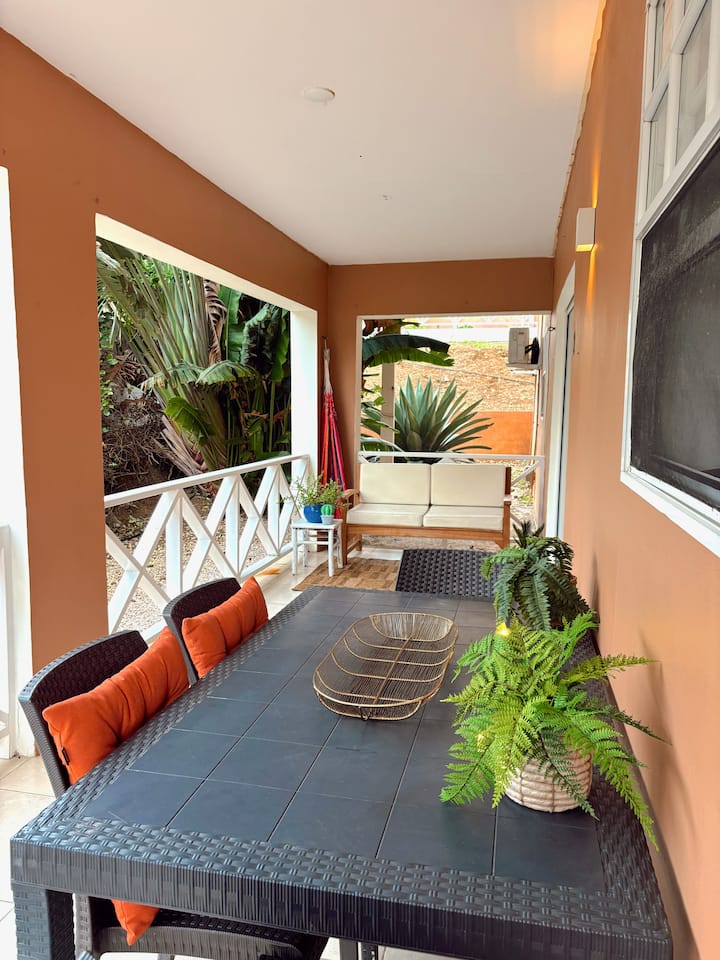 Cozy Living, Curaçao Style — Porch, Breeze & Peace - Curaçao