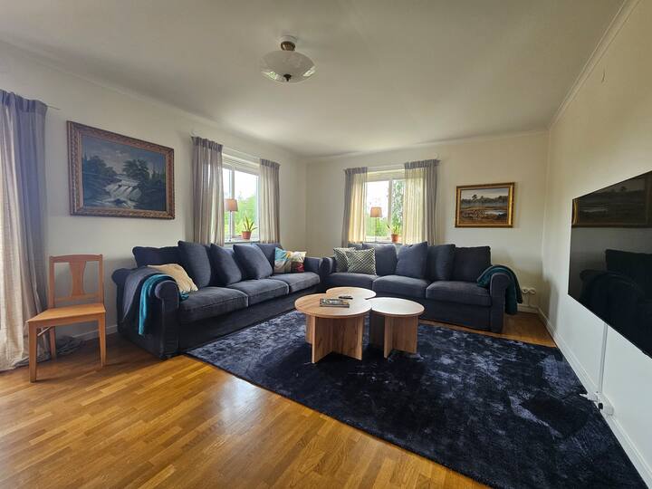 Centralt & Rymligt Hus | 10+2 Bäddar, Spa-bad - Järvsö