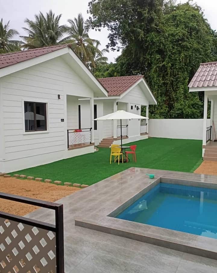 Dlx Double Room Cottage Nr. Beach @ Zulanie's Pool - Bachok