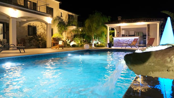 Appartement Au Rdc De Maison Neuve Avec Piscine - Corsica