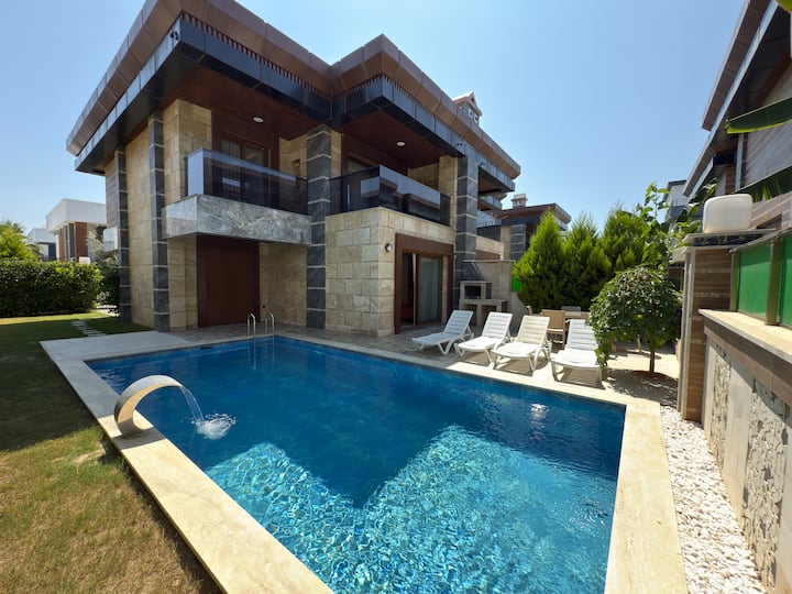 Kuşadası2,kayıtlı,müstakil 4+1 ÖZel Havuzlu - Davutlar
