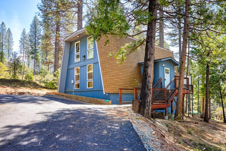 Big Trees Getaway - Ac+firepit +Pool - Arnold, CA