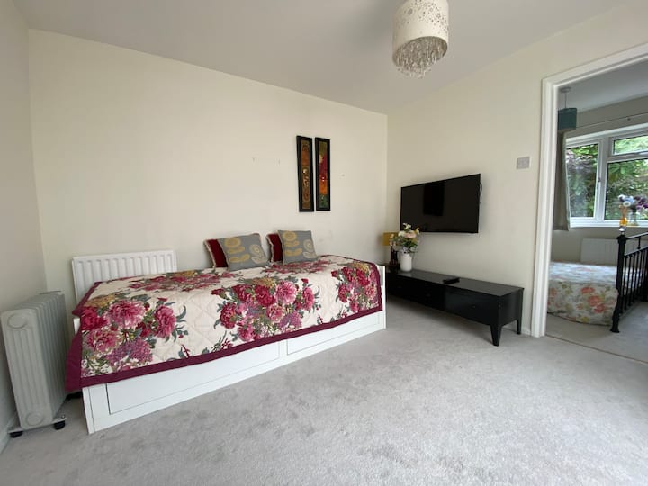 Cosy Studio Flat With Private Access In Guildford - Guildford