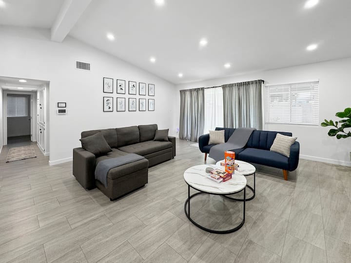 Modern Home For Large Families By Disney & Knotts - Anaheim, CA