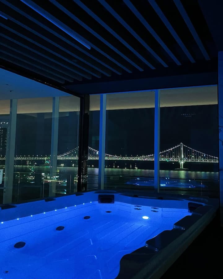 [제트스파무료] 광안대교 오션뷰 풀빌라 1001호/ 대형 스파풀장 / 해수욕장 30초 - Busan