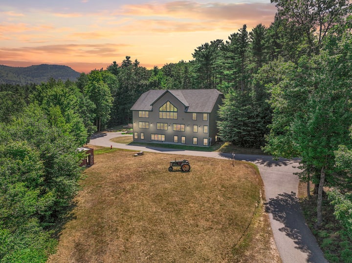 92 Locust Lane | 16 Bdrms, Sleeps 34, Pool, Hottub - North Conway, NH