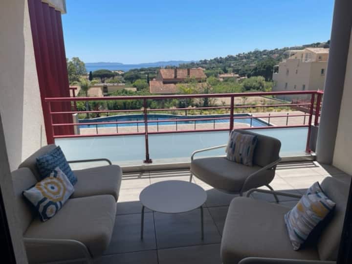 T3 Vue Mer Piscine Et Parking - Le Lavandou