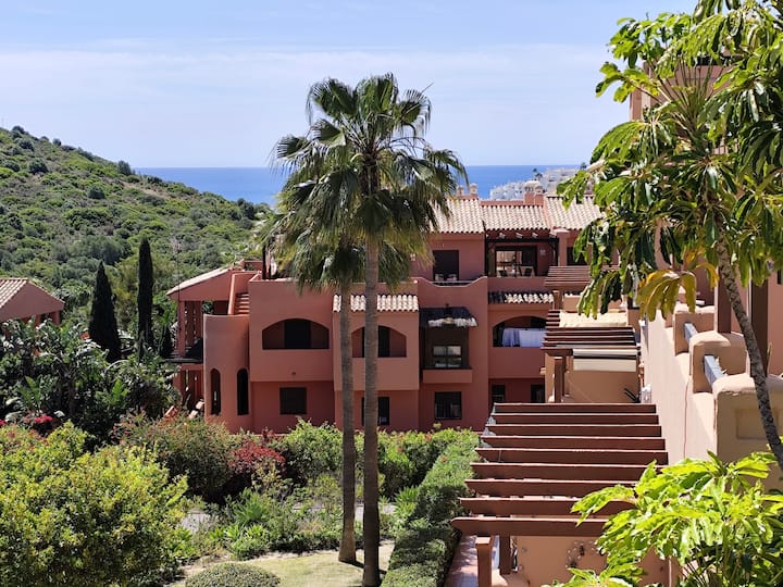 Penthouse Paradiso: 2br Oasis In Casares Del Sol - Manilva