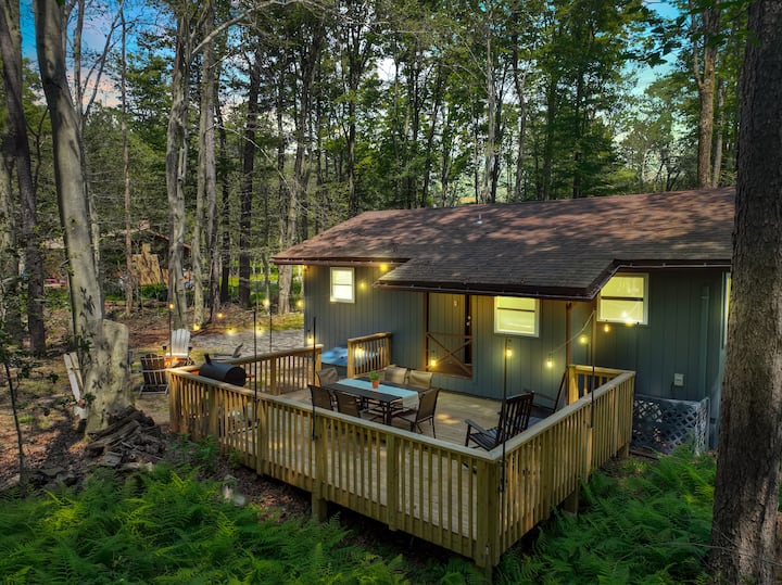 Poconos Lodge Retreat In Private Lake Community - Gouldsboro Lake, PA