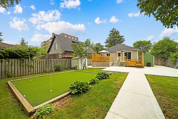 Lakeside Luxury Retreat | Patio & Putting Green - Toronto