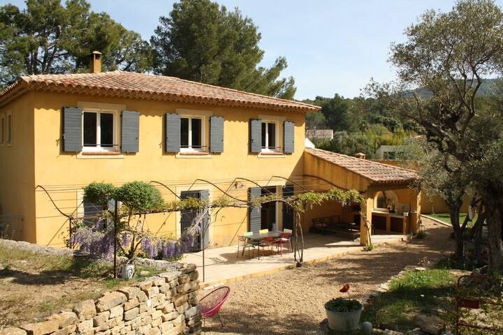Bastide Provençale Avec Piscine Pour 8 Personnes - Bandol