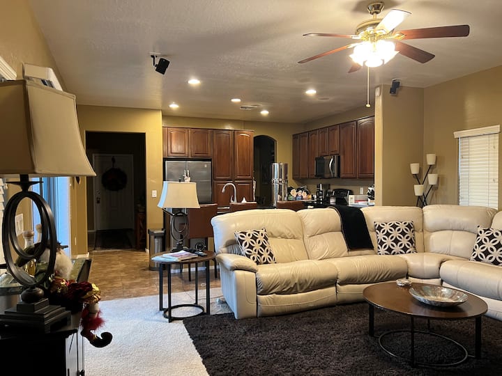 4 Bedroom Home W/pool &Patio Pet Friendly - Gilbert