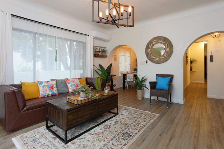 Downtown Cozy Home 10. Mins Drive To Disneyland - Tustin, CA