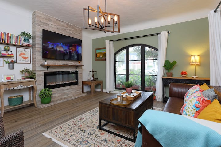 Downtown Cozy Home 10. Mins Drive To Disneyland - Orange County, CA