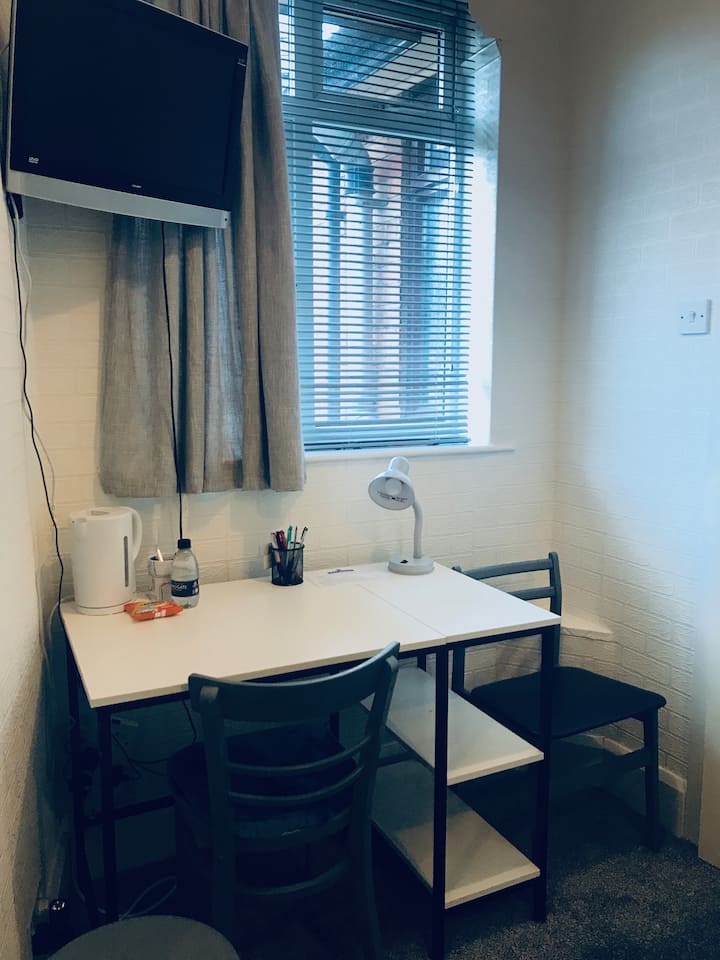 Newtons Lodge - Room 2 - Nottingham