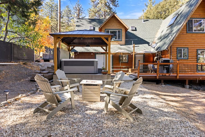 Cozy Cabin Retreat W/ Hot Tub, Fire Pit, Game Room - Wrightwood, CA