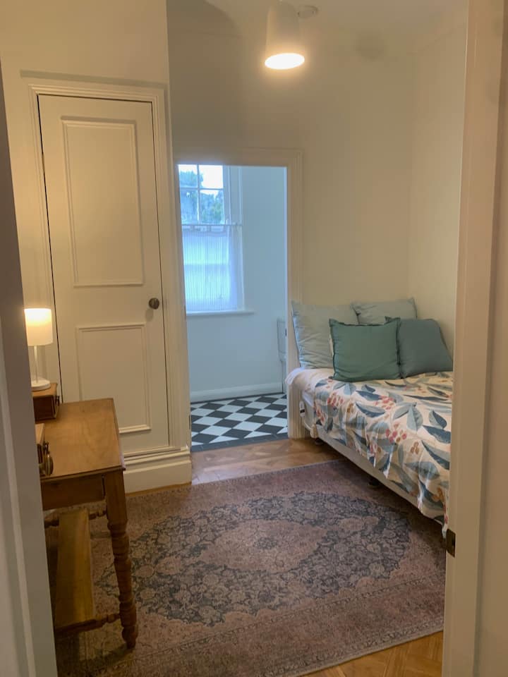 Islay House - Single - Macedon