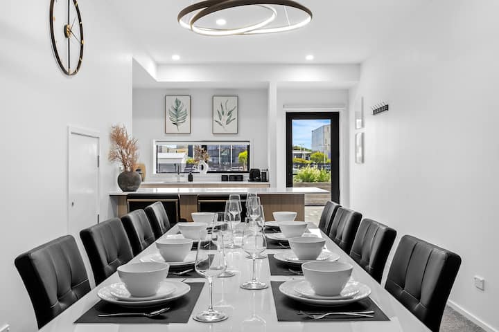 4bed/4bath/carpark "Urban Elegance Retreat" - Christchurch
