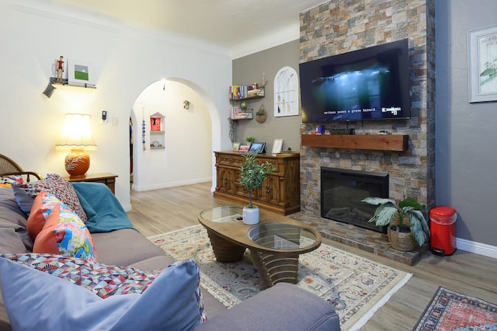 Versatile Downtown 1b1b Home Near Disneyland - Tustin, CA