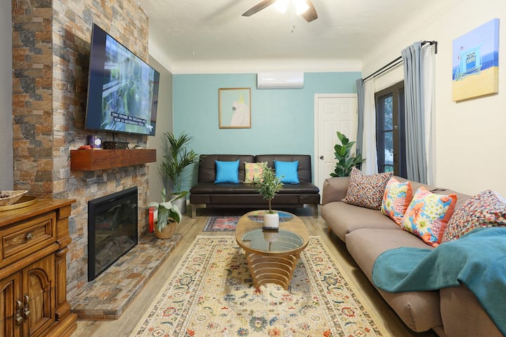 Versatile Downtown 1b1b Home Near Disneyland - Santa Ana, CA