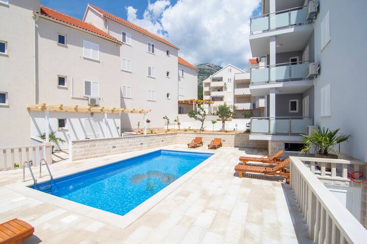 S12-2br Apartment With Pool View - Bol