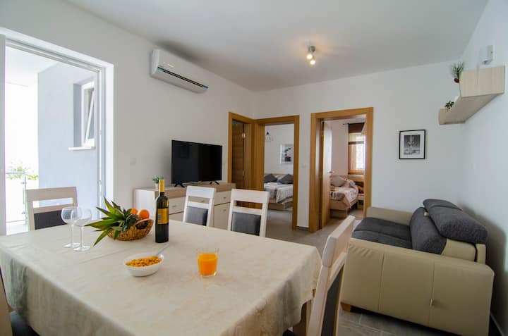 S12-2br Apartment With Pool View - Bol