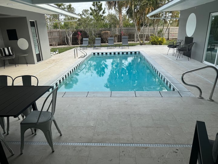 The Crooked Arrow Inn - 4 Bedrooms, Sleeps 8 - Cape Coral, FL
