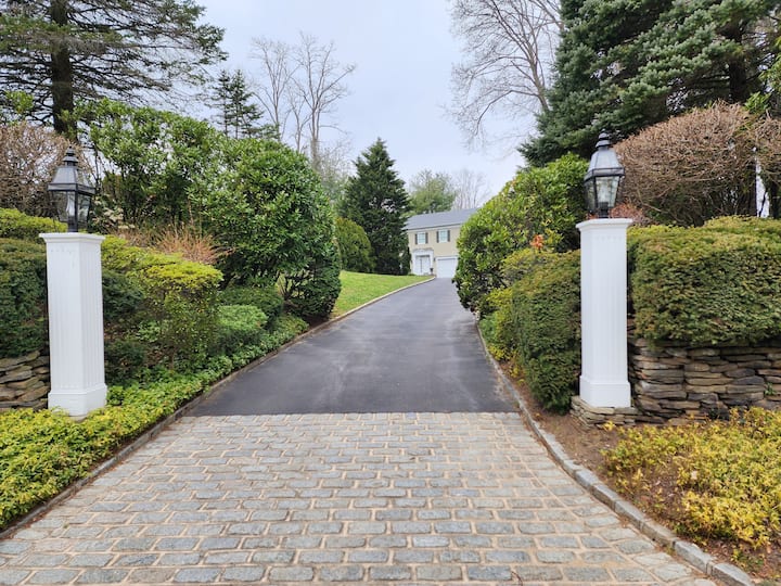 Country Home On Li's North Shore - Oyster Bay, NY