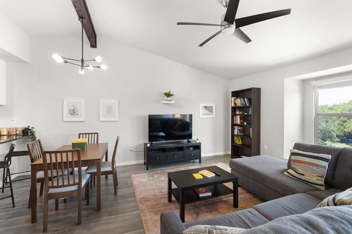 Retreat With Treetop Deck 10 Minutes From Downtown - Austin