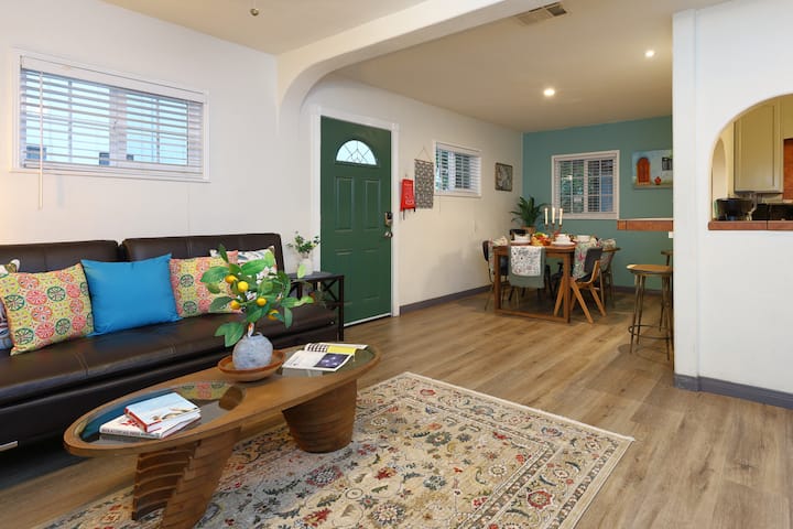 Stylish 2b2b Hideaway 10 Mins. Drive To Disneyland - Santa Ana, CA