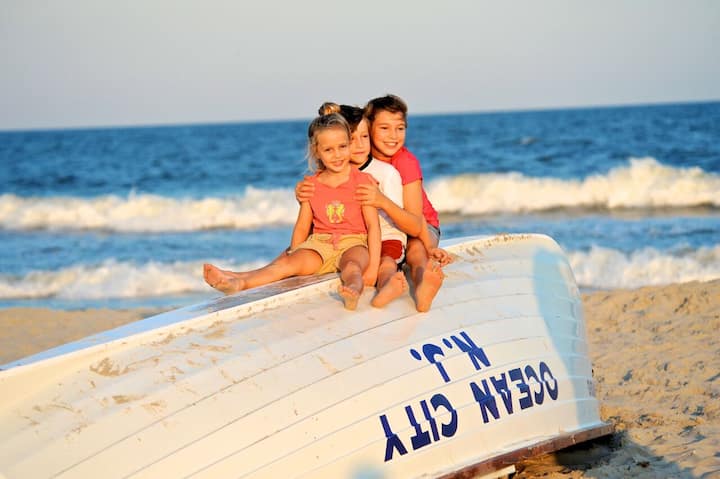 Bright 4-br Beachfront Oasis –Petfriendly - Ocean City, NJ