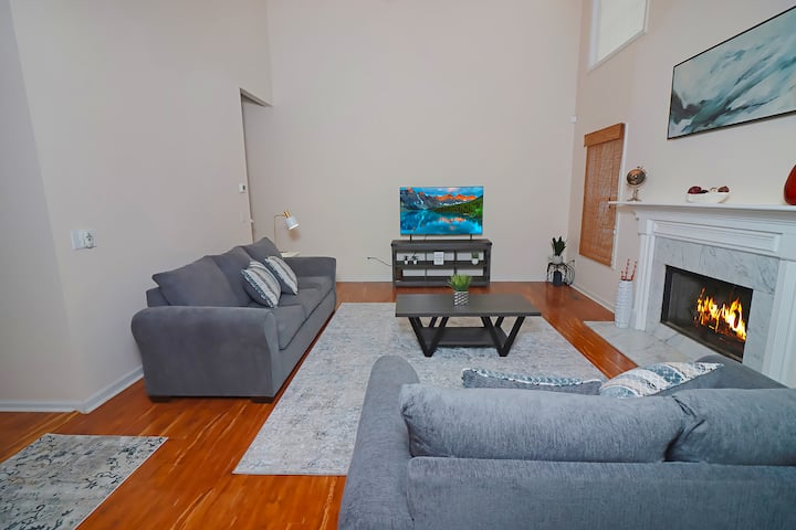 4br Spacious Home • Workfriendly • Marietta Square - Marietta, GA