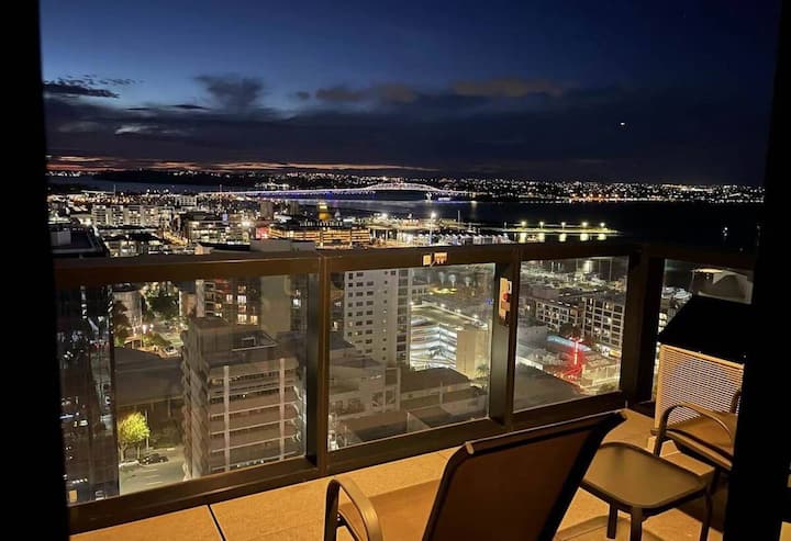 Magnificent Harbour View Skytower View Apt In Cbd - Auckland